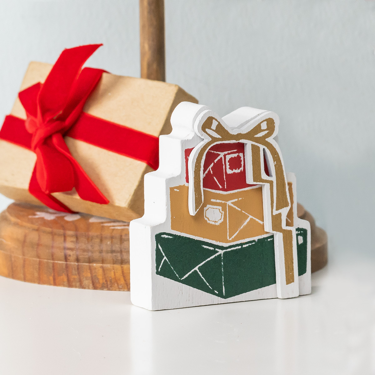 Chalk Couture. Holiday Gifts Cutout | DIY | Chalk Couture